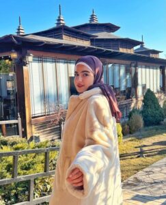 Mahya Mirsadeghi - Profesora de Idiomas - Políglota - PeruMira