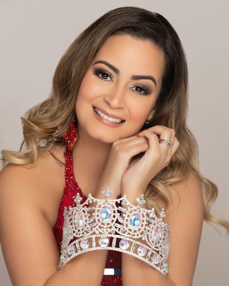 Isabel Vega - Mrs Universal Petite 2023