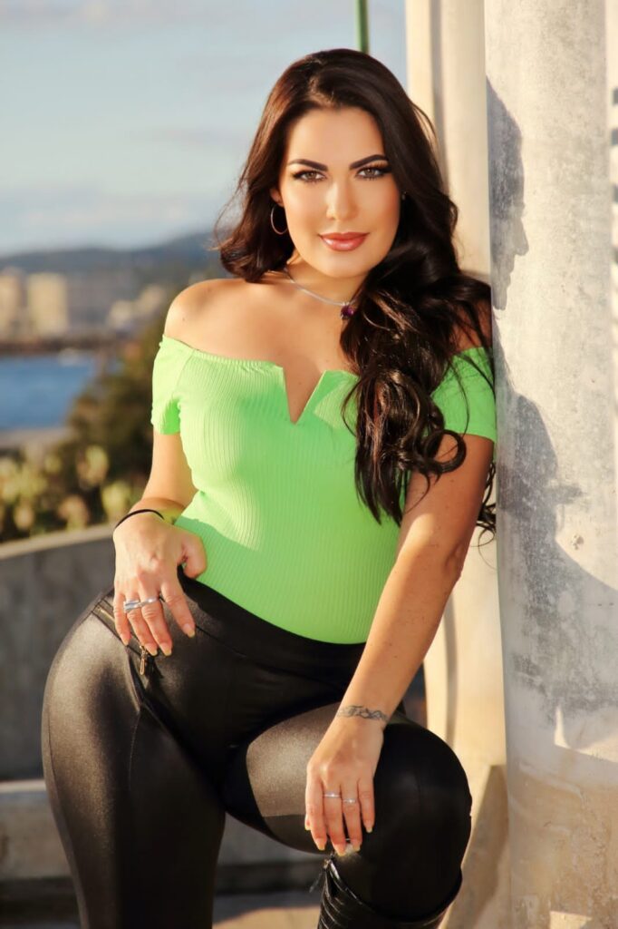 Fanny Núñez - Artista Musical - Modelo - Reina de las Américas