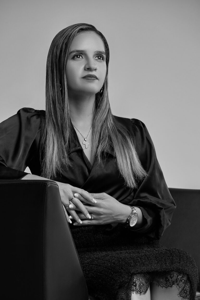 Monaliza Queiroz - Profesional de Marketing - Directora