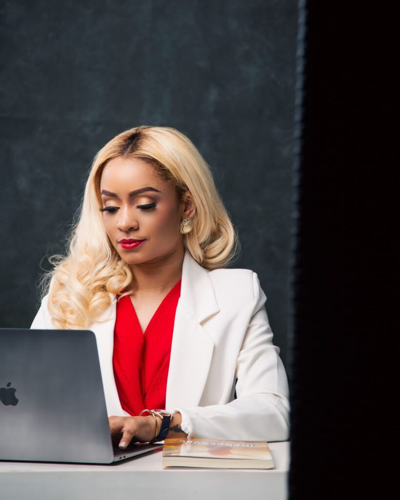 Érica Lopes - Escritora - Educadora - Angola