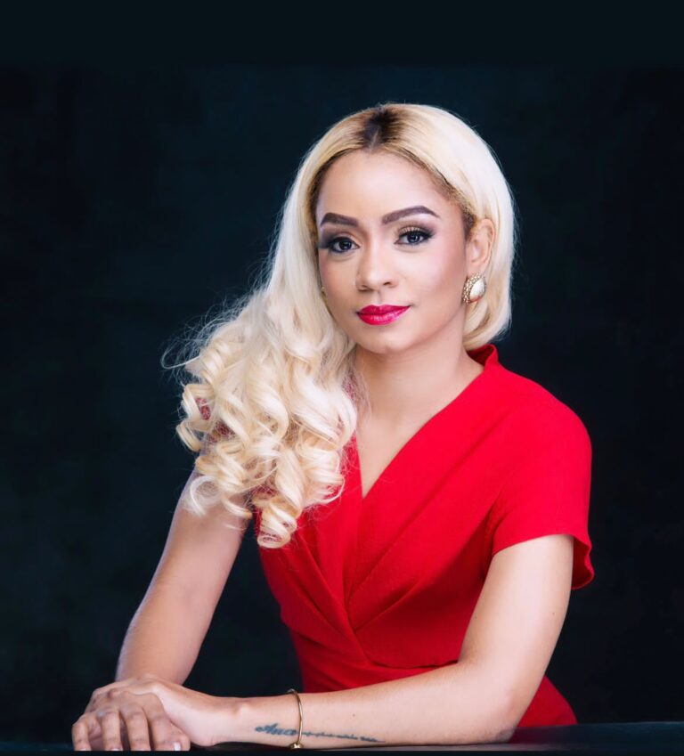 Érica Lopes - Escritora - Educadora - Angola