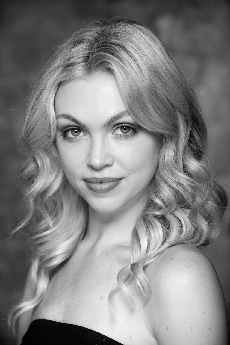 Michelle Carney : Actress, Host, and Model Taking Over the World